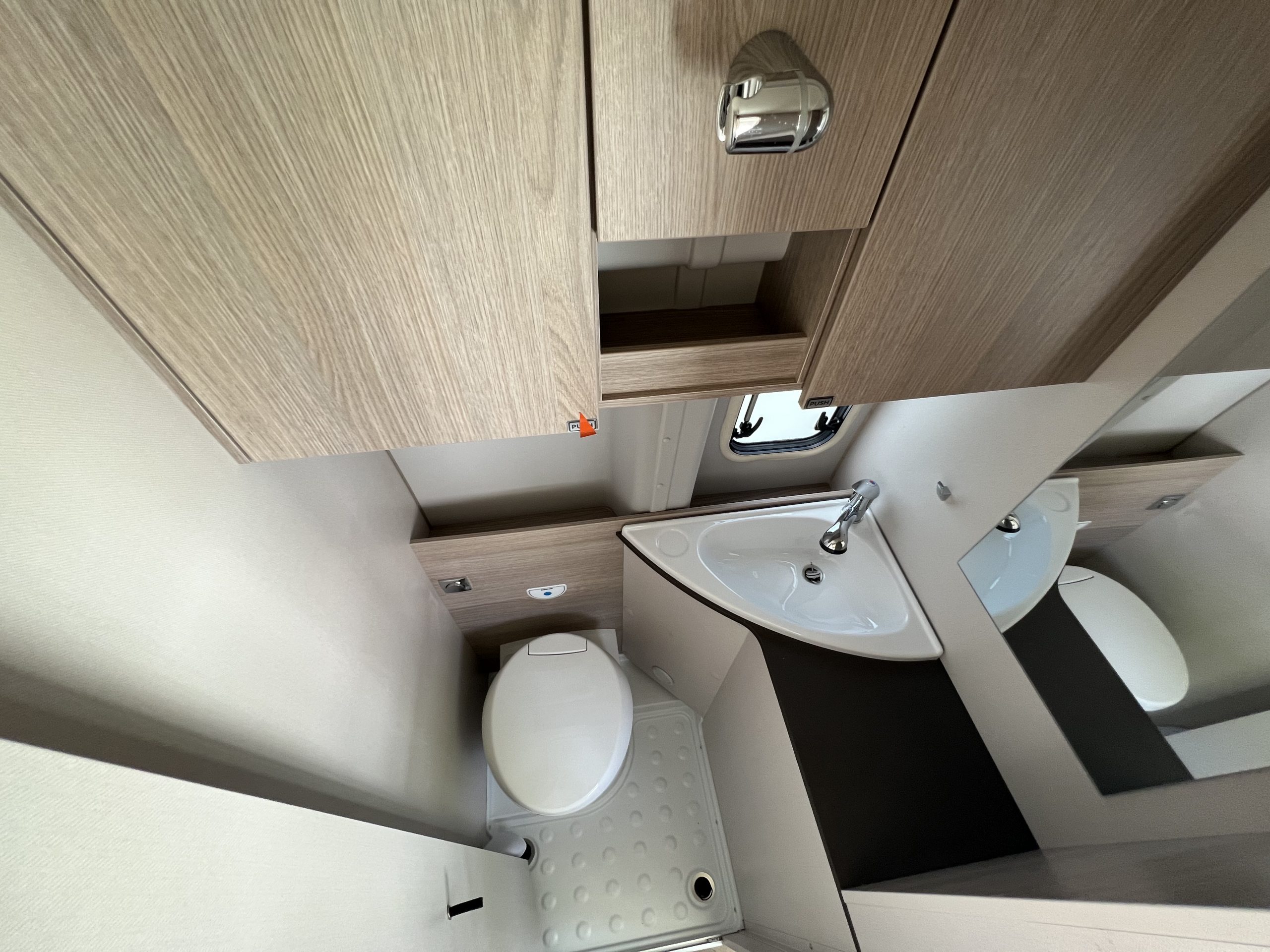 Bürstner Lineo C590 - Comercial Caravaning